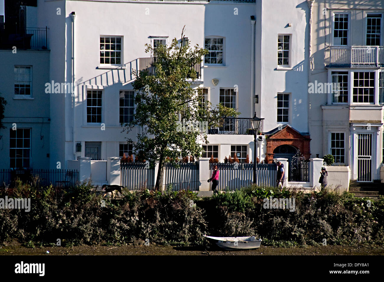 Chiswick london tow path hi-res stock photography and images - Alamy