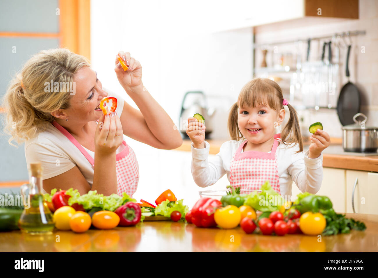 Family healthy food hi-res stock photography and images - Alamy