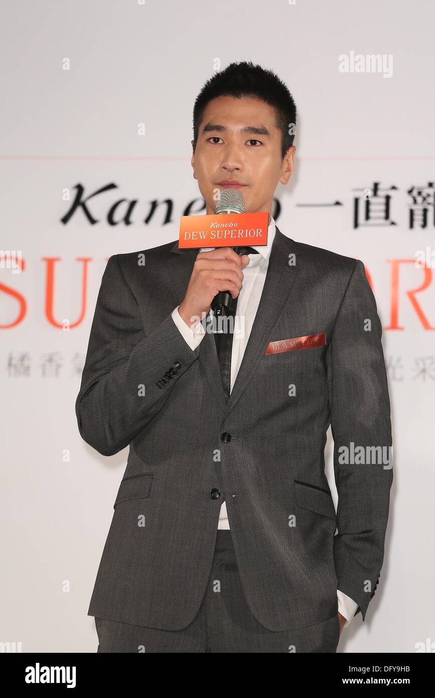 Taipei, China. 8th Oct, 2013. Actor Mark Chao presents commercial ...