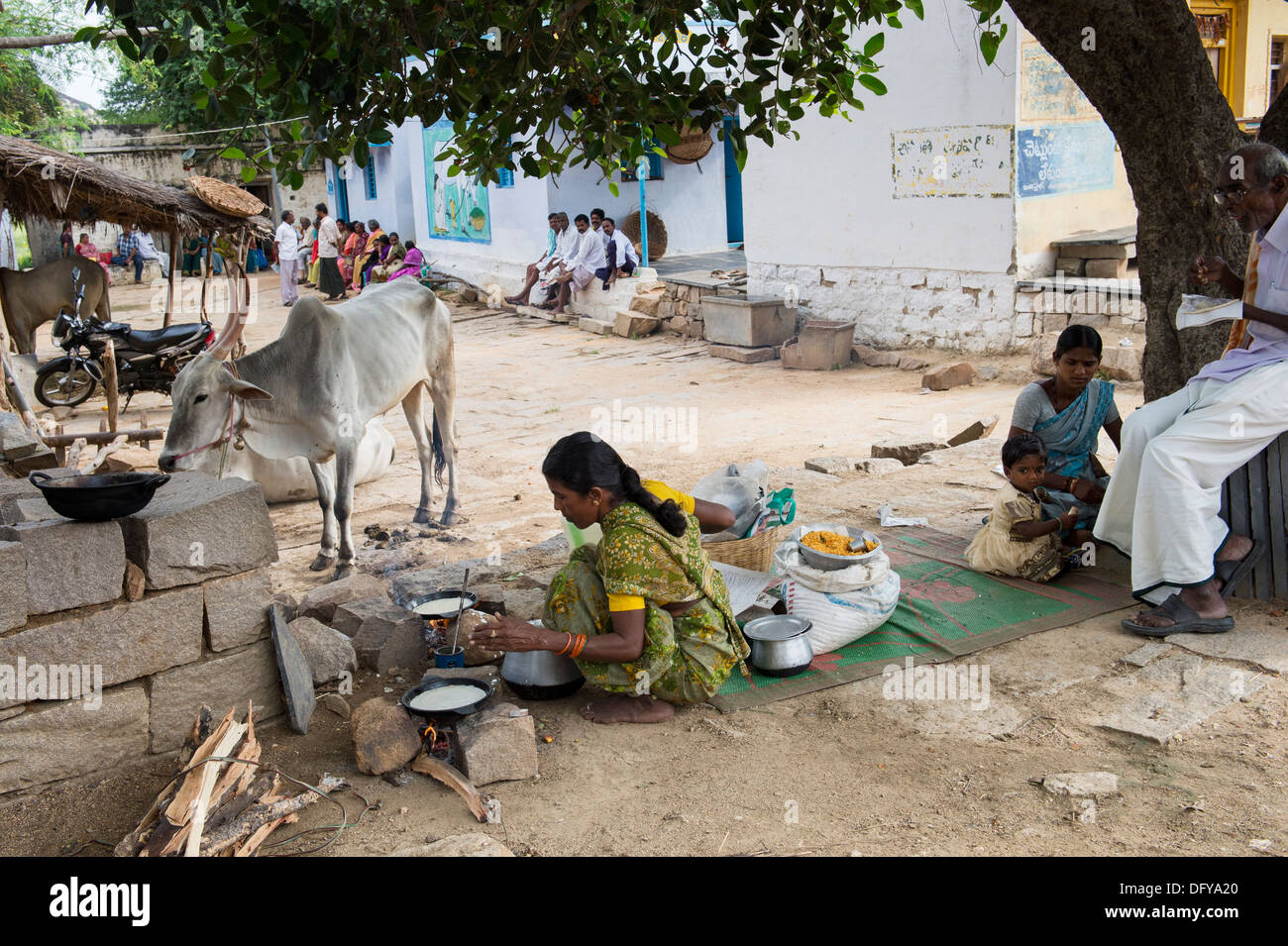 Indian woman in sari cooks on street hi-res stock photography and ...