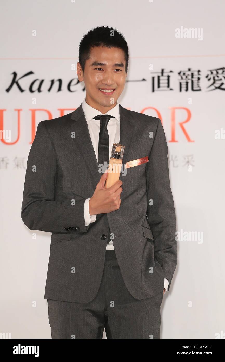 Taipei, China. 8th Oct, 2013. Actor Mark Chao presents commercial ...