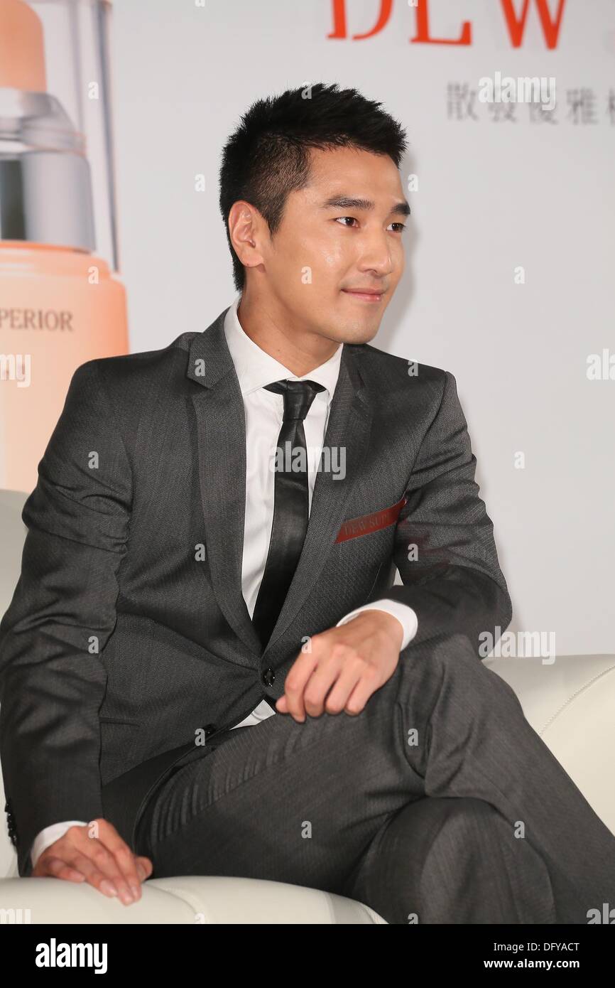 Taipei, China. 8th Oct, 2013. Actor Mark Chao presents commercial ...