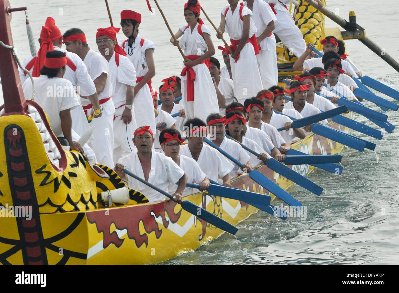 Naha (Japan): canoe at the Dragon Boat Festival Stock Photo - Alamy