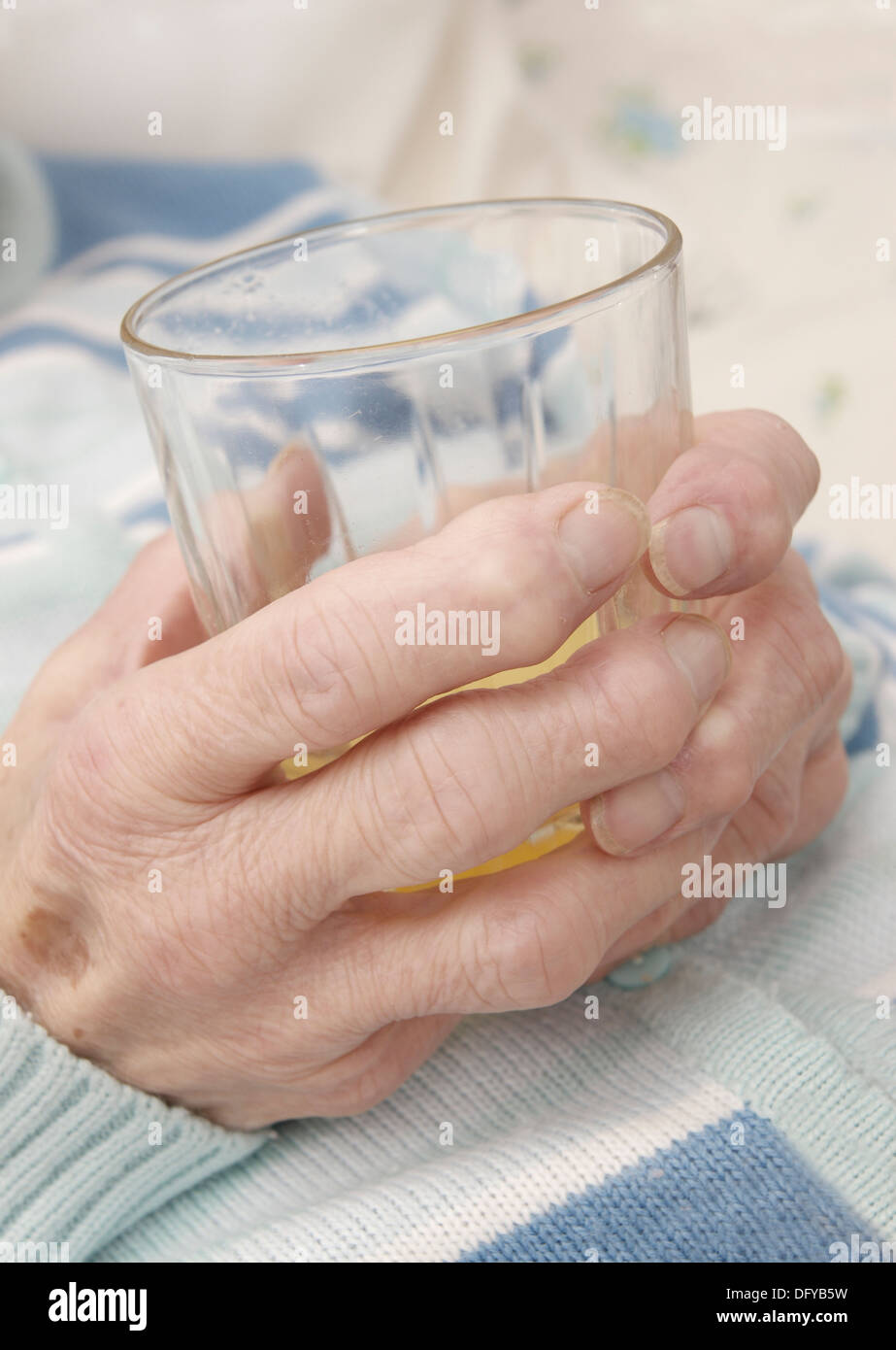 Elderly lady hospital bed hi-res stock photography and images - Alamy