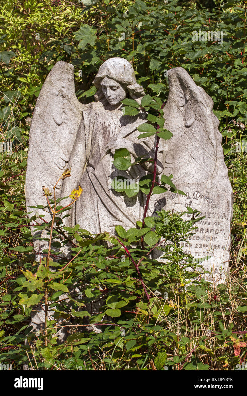 Stone angel as gravestone hi-res stock photography and images - Alamy