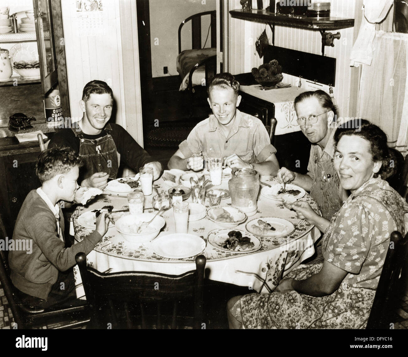 Happy midwestern family hi-res stock photography and images - Alamy