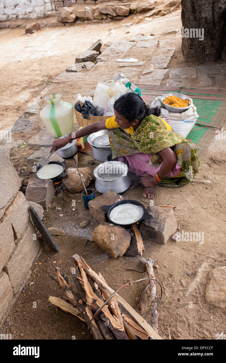 Indian woman making dosa hi-res stock photography and images - Alamy