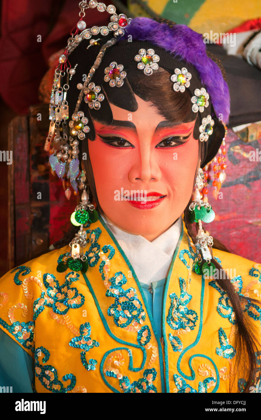 Chinese opera performer backstage in Bangkok, Thailand Stock Photo - Alamy