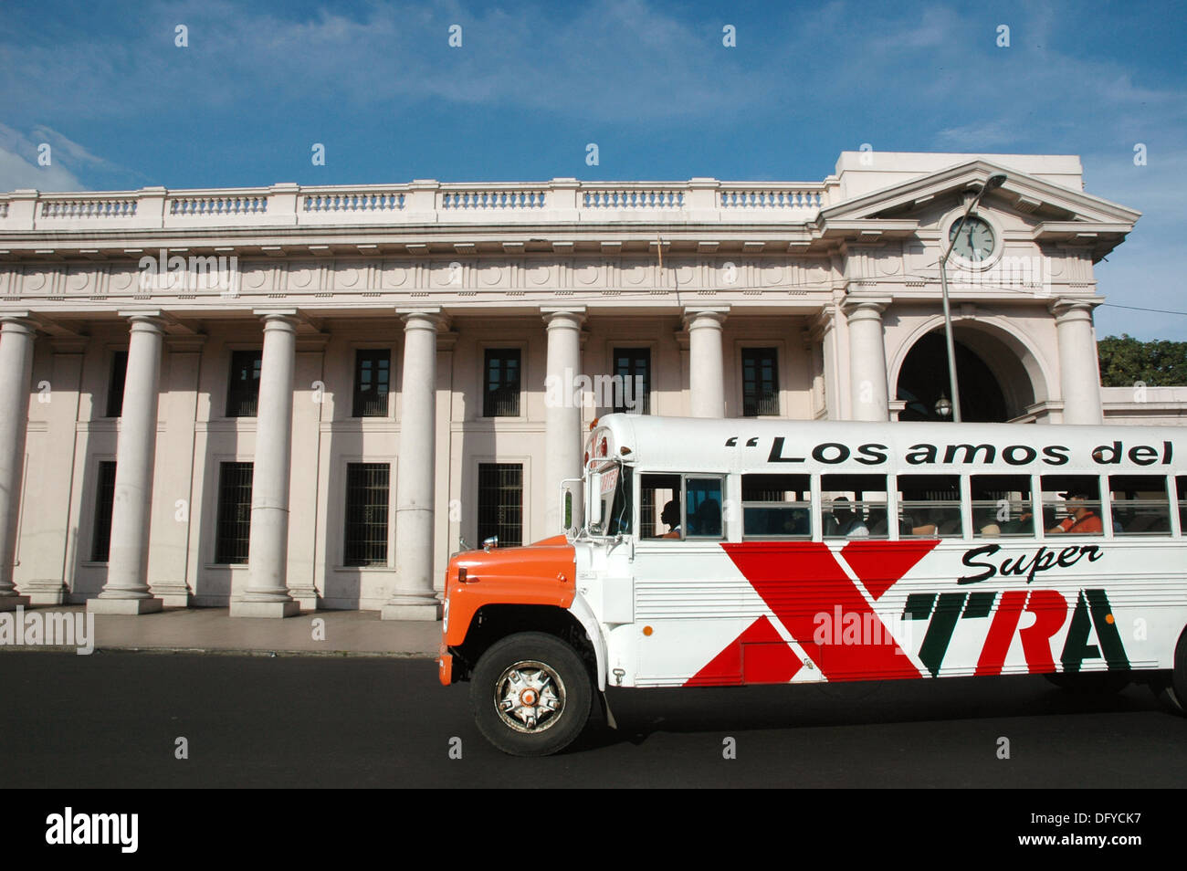 Bus de panama hi-res stock photography and images - Alamy