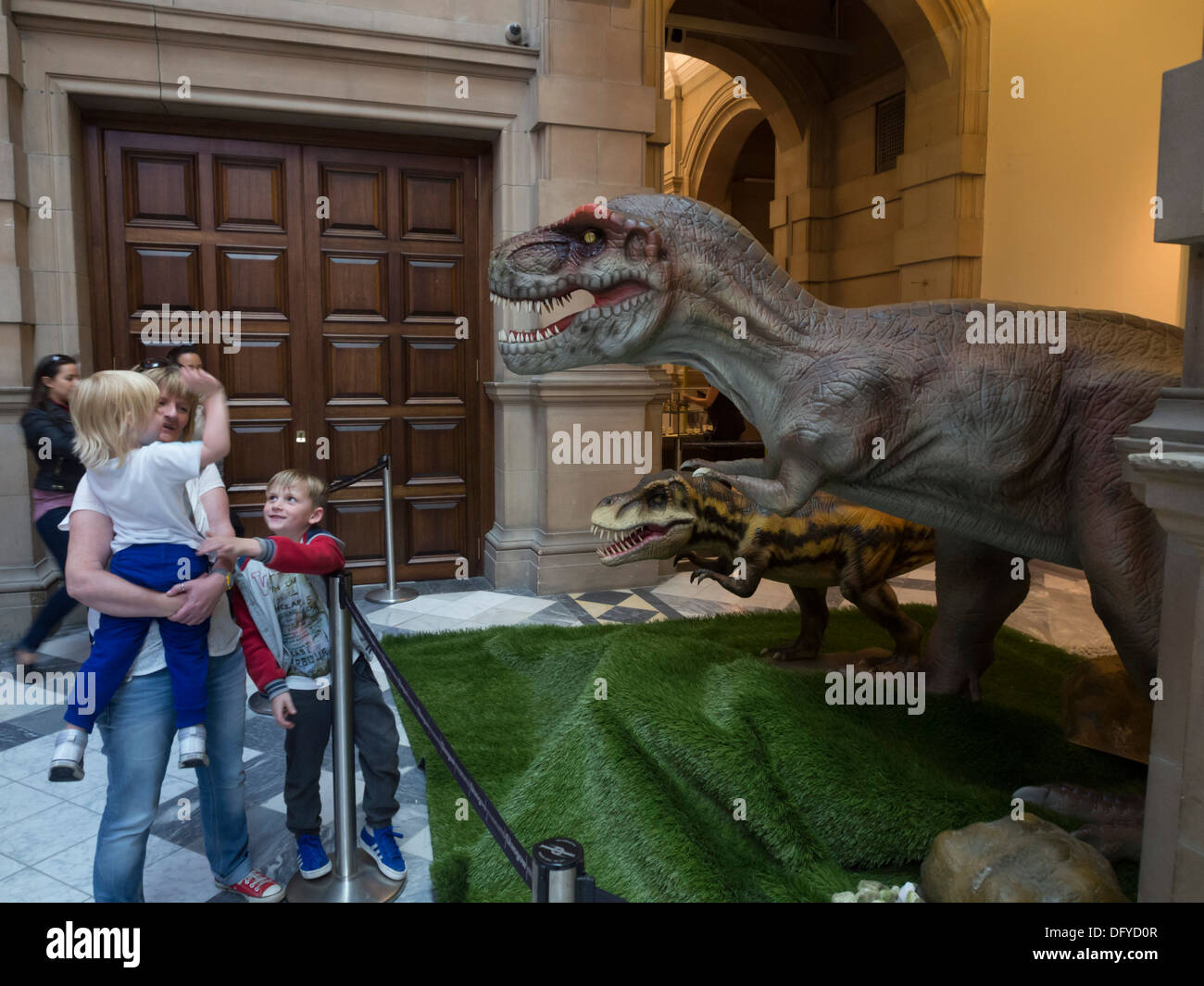 Kelvingrove, Glasgow - family and animatronic dinosaurs, museum Stock ...