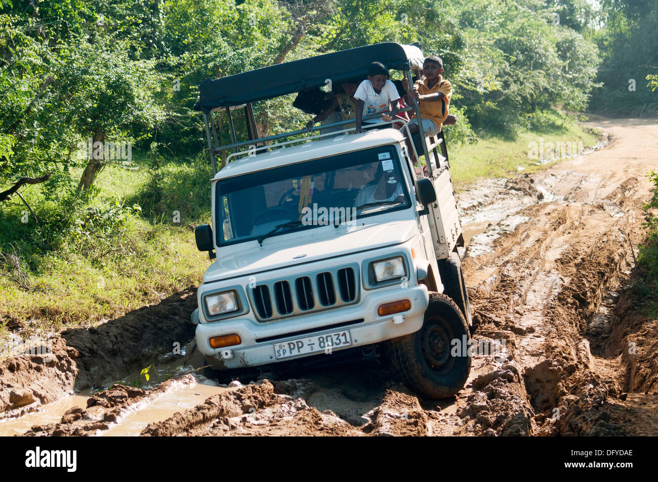 Jeep stuck in mud hi-res stock photography and images - Alamy