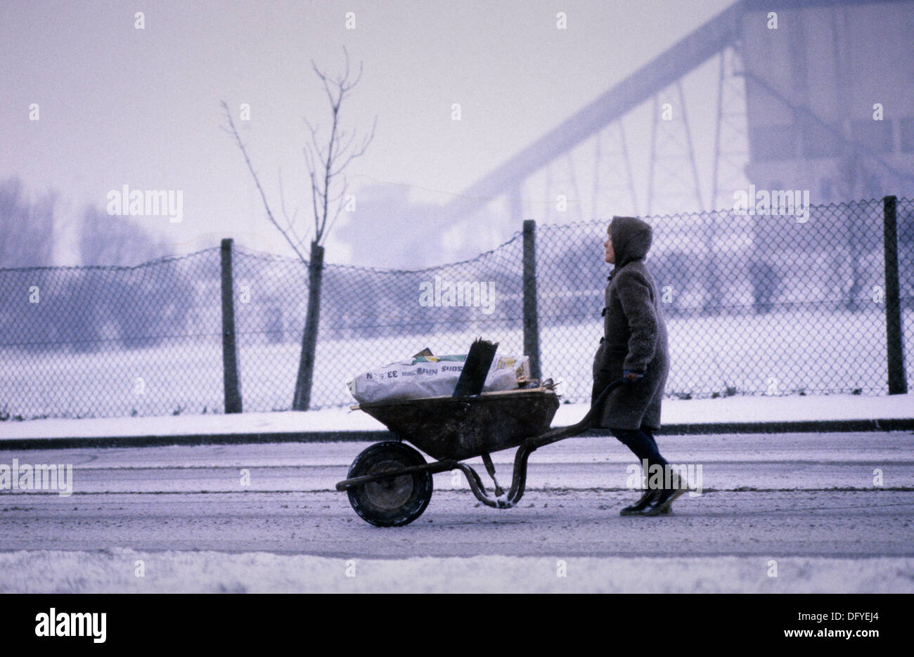 Miners Strike, Dinnington, South Yorkshire, England. 1985 Child takes ...