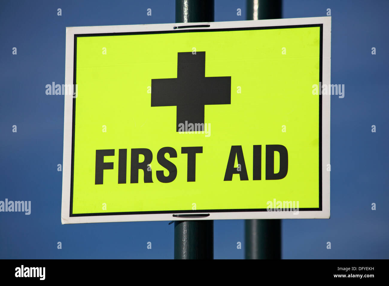 First aid sign hi-res stock photography and images - Alamy