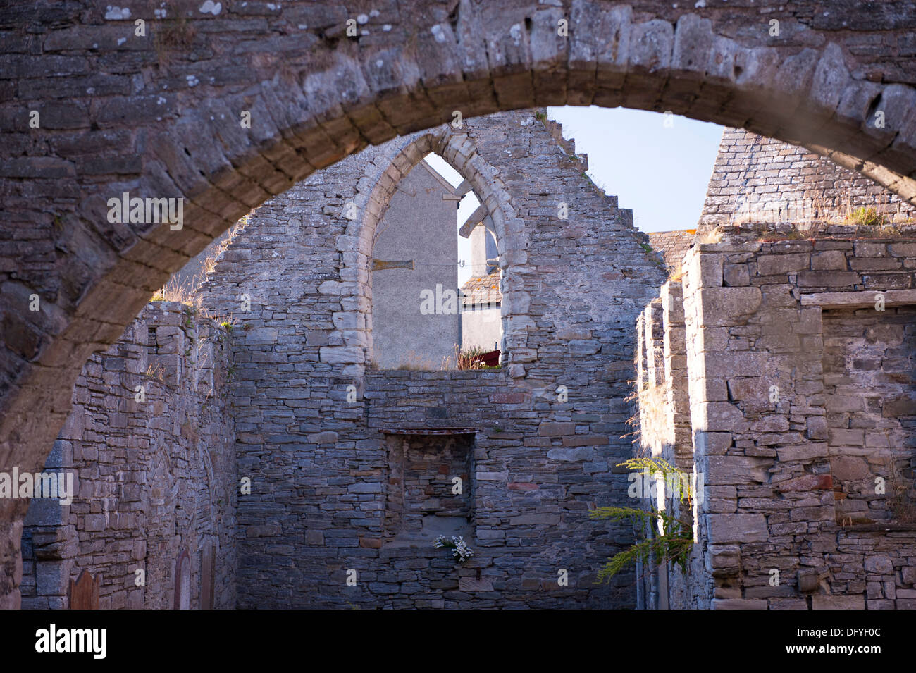 Archway arch in ancient scottish hi-res stock photography and images ...