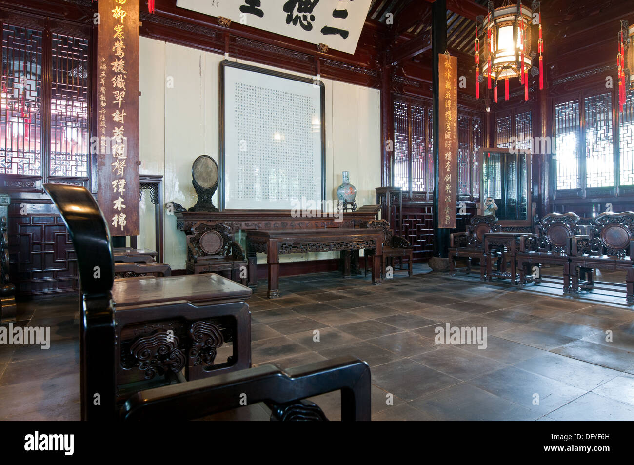 Sansui Hall in Yuyuan Garden (Garden of Happiness or Garden of Peace ...