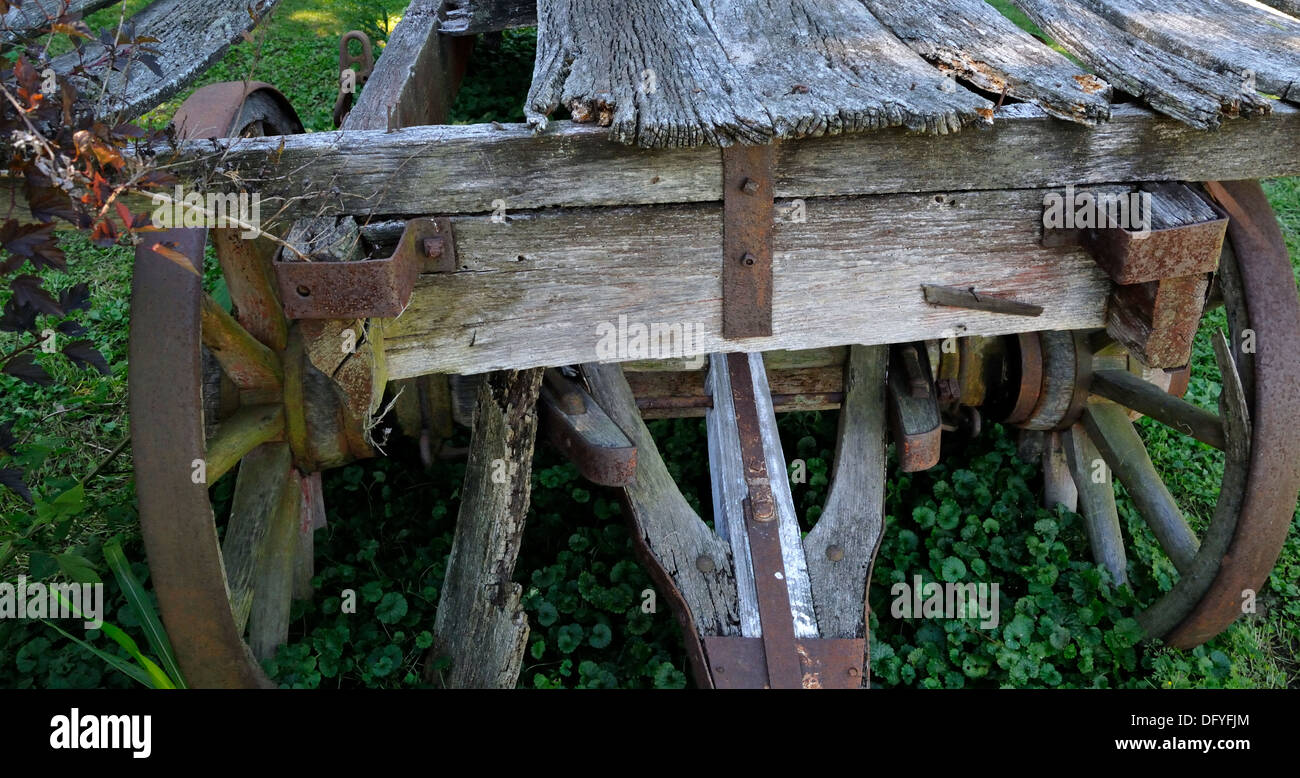 Old wooden wagon Stock Photo - Alamy