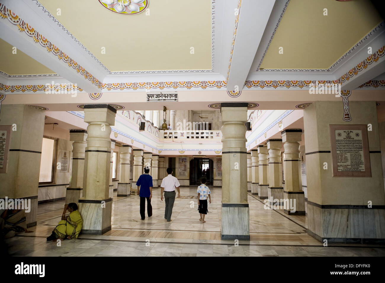 Interior temple varanasi hi-res stock photography and images - Alamy