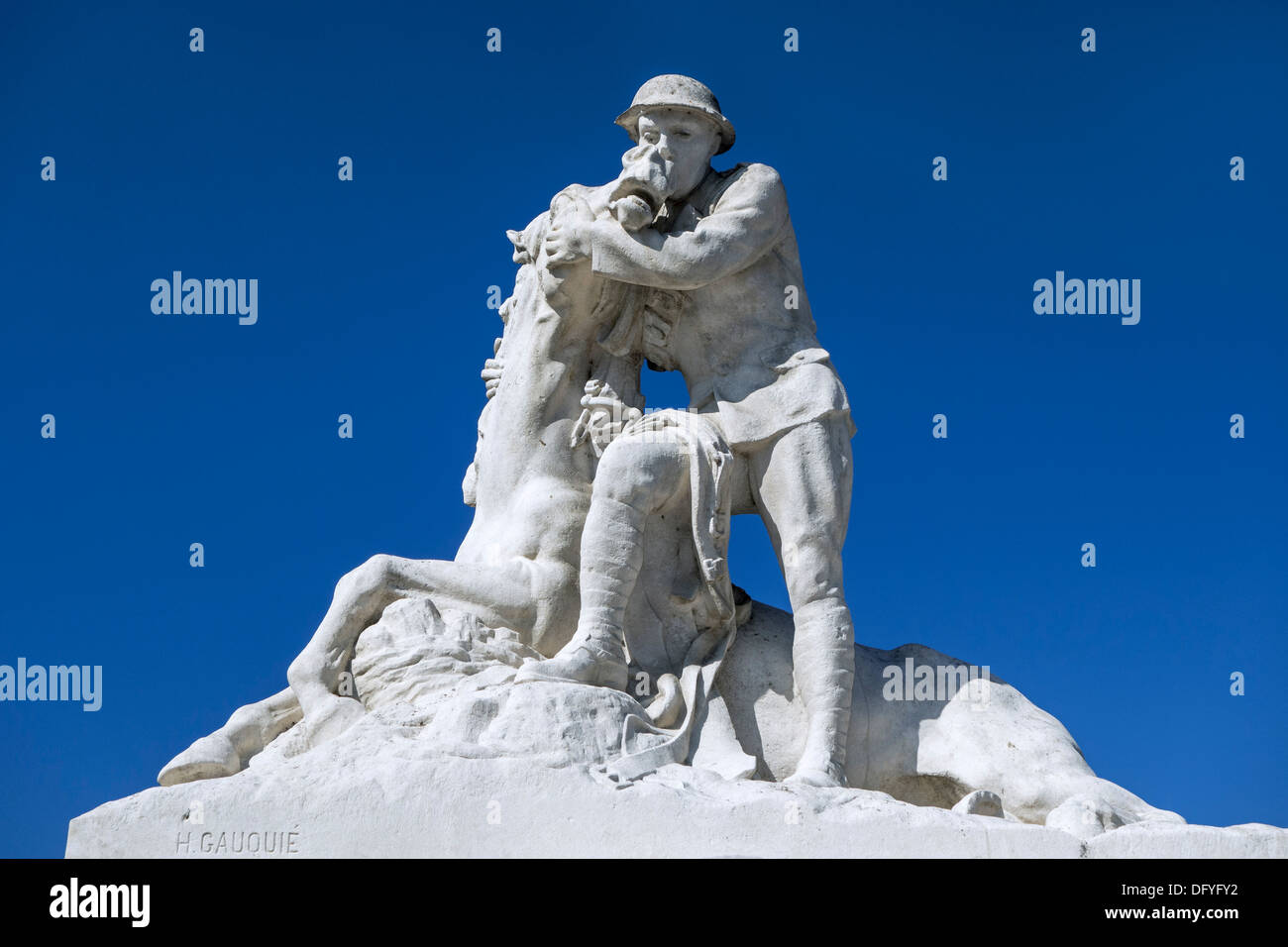 Statue of soldier statue of ww1 soldier hi-res stock photography and ...