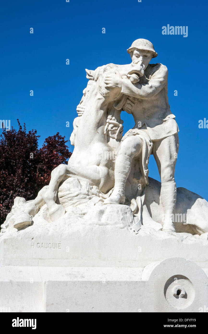 58th London Division Memorial showing First World War One soldier ...