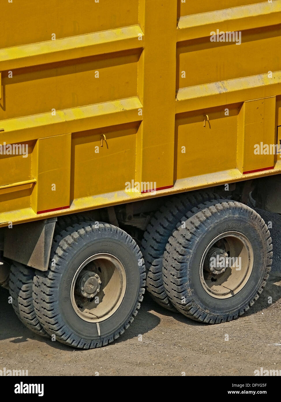 Close up articulated trailer lorry hi-res stock photography and images ...