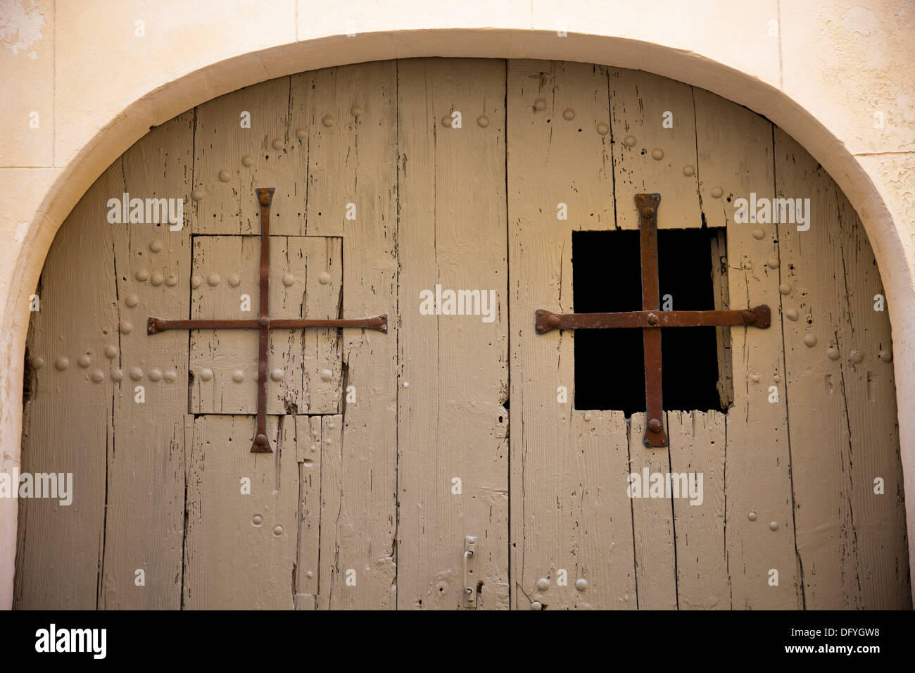Round arch door hi-res stock photography and images - Alamy
