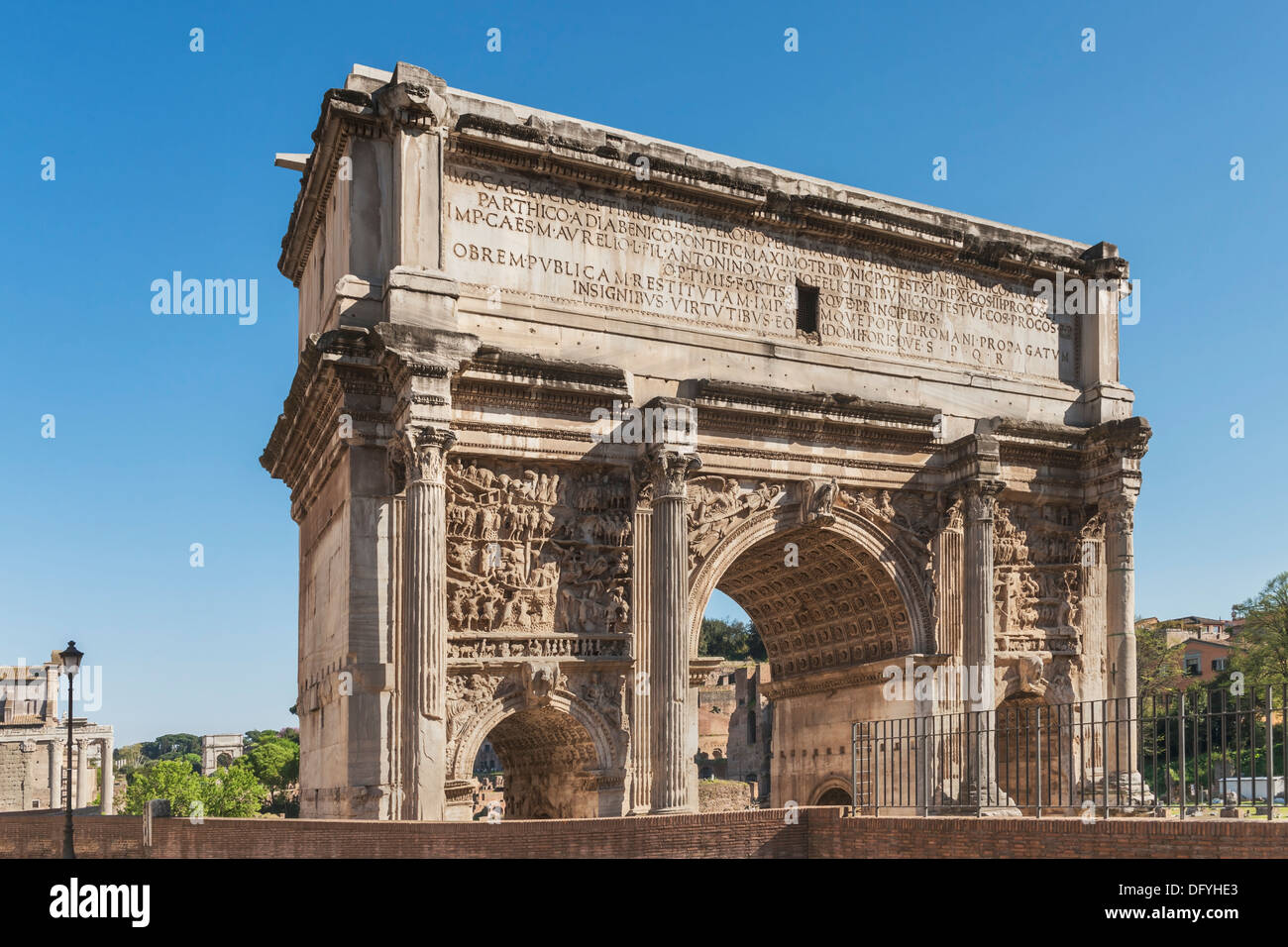 Arco De Septimio Severo DETALLE DE LOS RELIEVES DEL BASAMENTO DEL ARCO