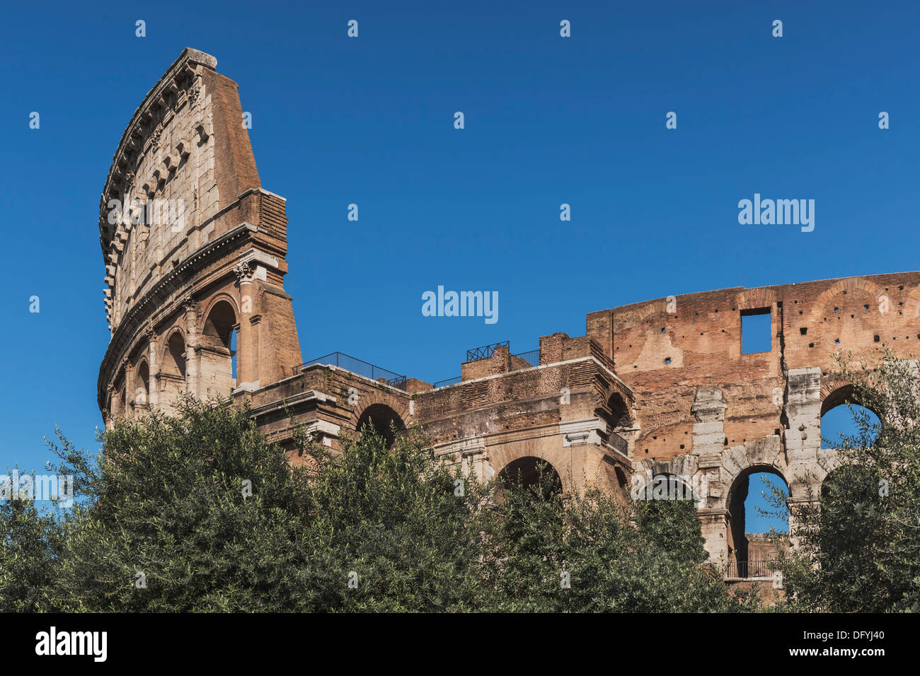 The Colosseum is the largest amphitheater built in ancient Rome from 72 ...