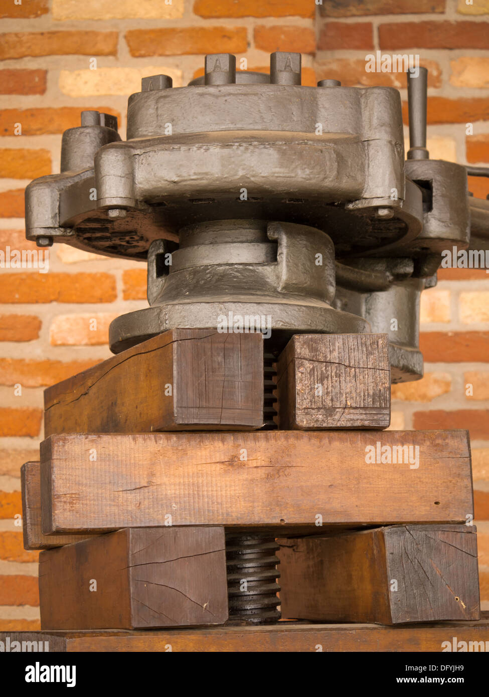 Vintage olive oil press hi-res stock photography and images - Alamy