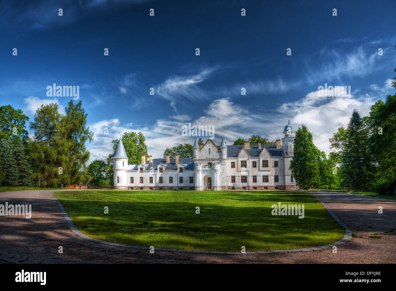 Small chateau hi-res stock photography and images - Alamy