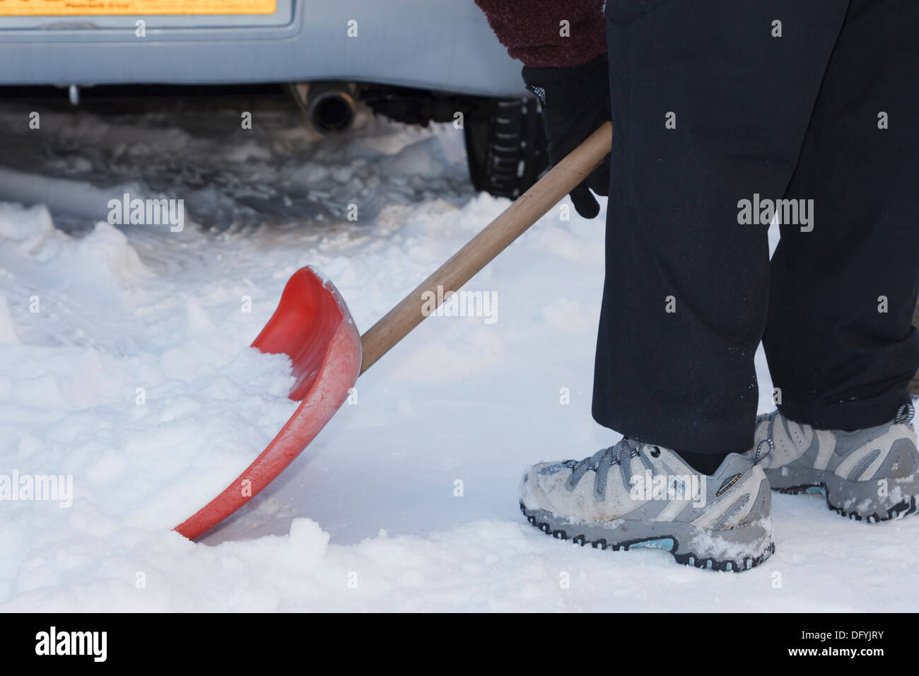 Snow shovel hi-res stock photography and images - Alamy