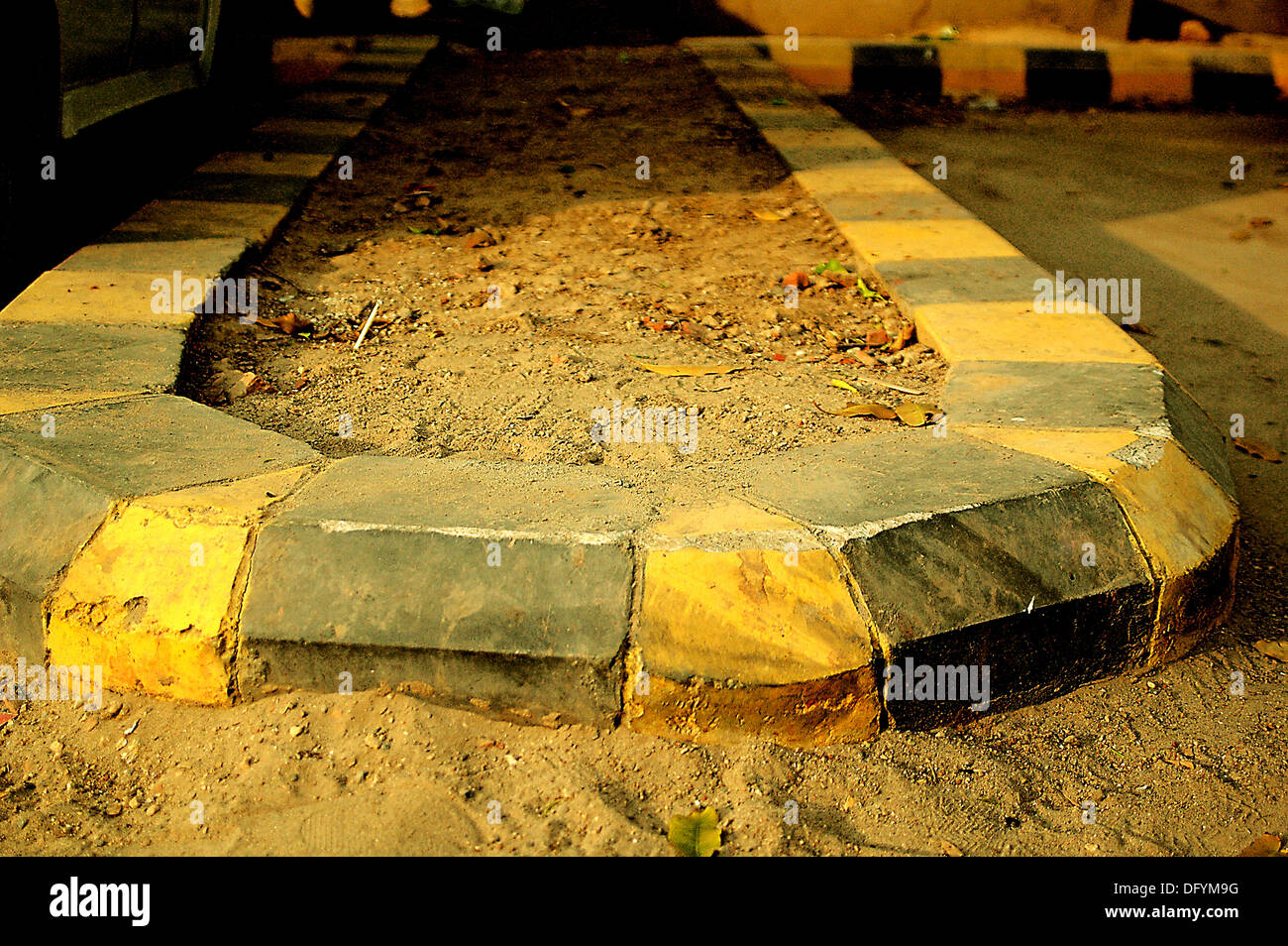 Roadside path or pavement hi-res stock photography and images - Alamy