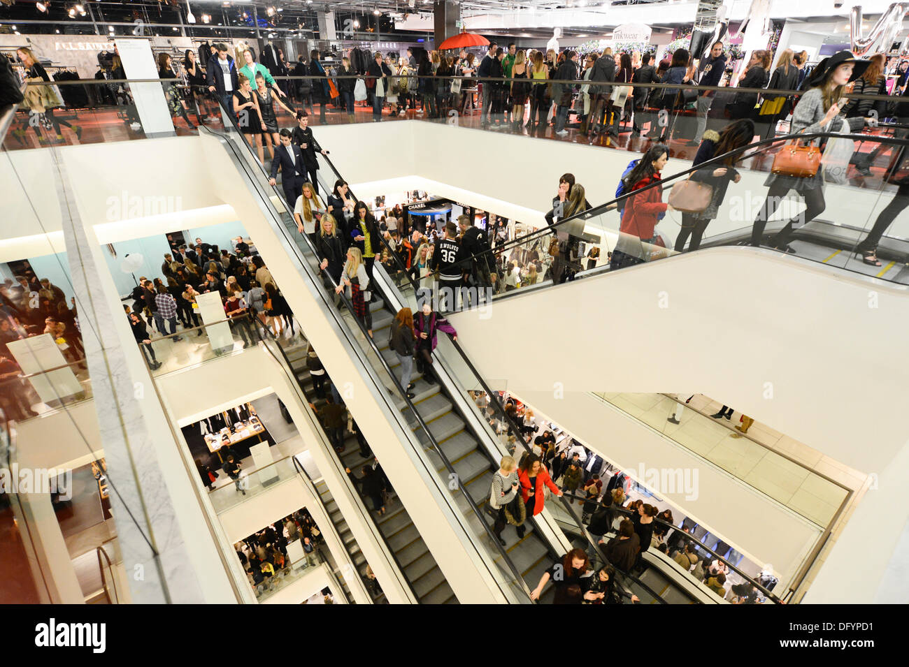 Selfridges manchester city centre shopping hi-res stock photography and ...