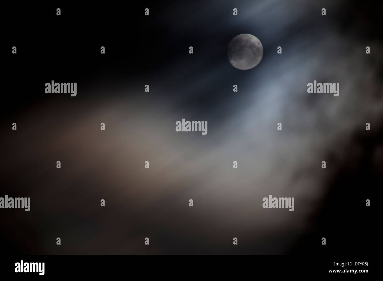 Ghost ghostly spook spooky spooks hi-res stock photography and images ...