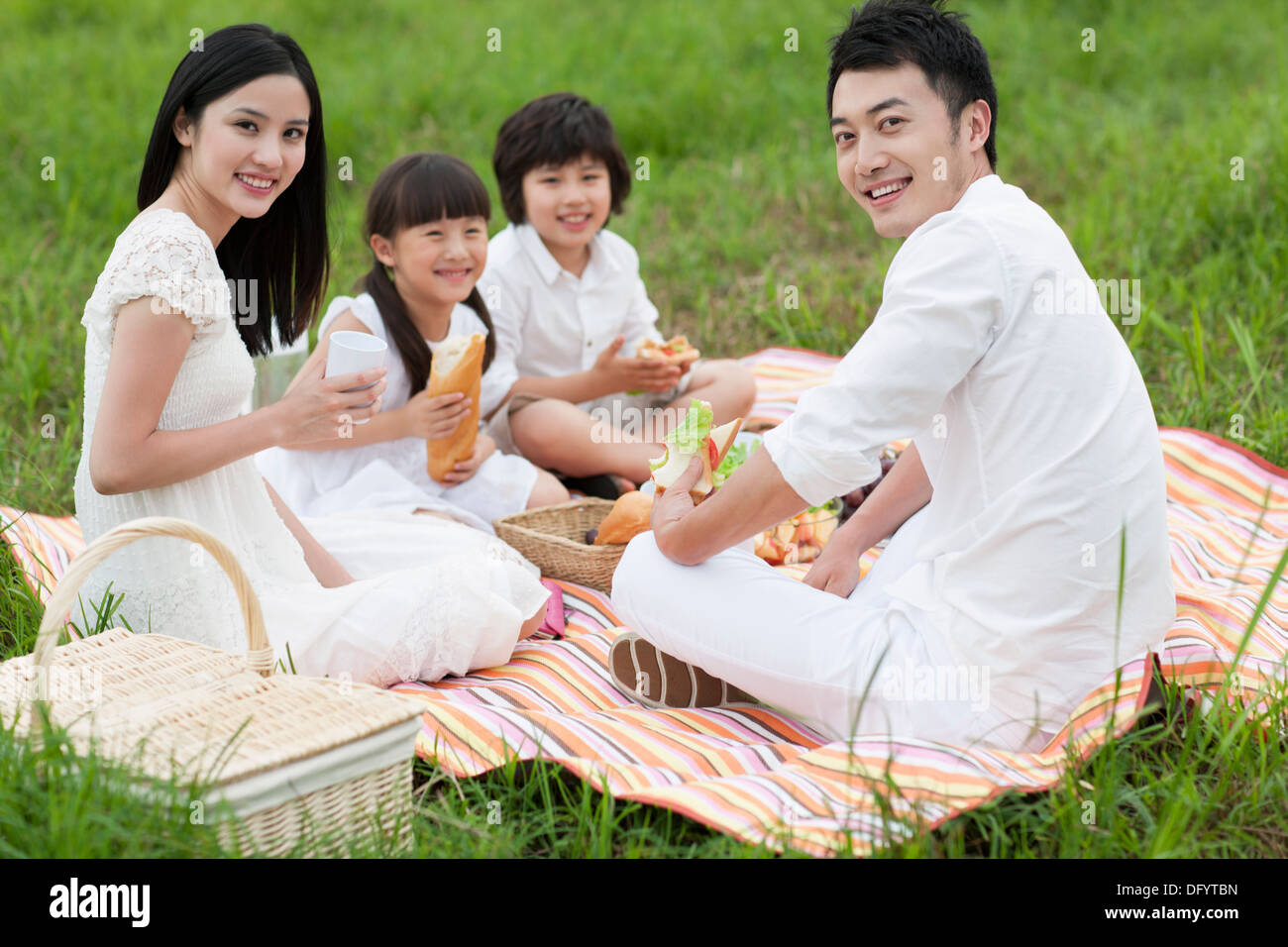 China children rural parents hi-res stock photography and images - Alamy
