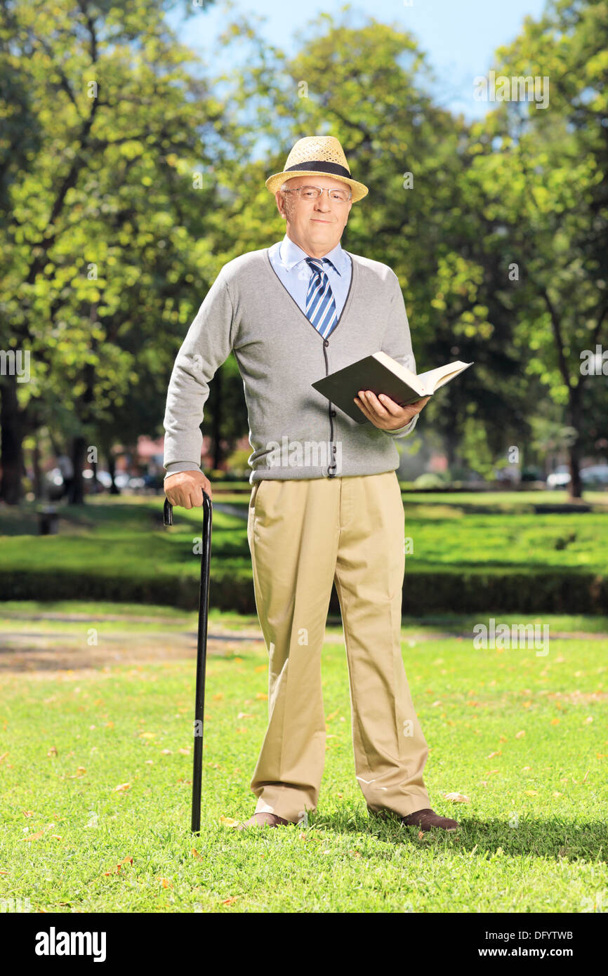 Standing gentleman reading hi-res stock photography and images - Alamy