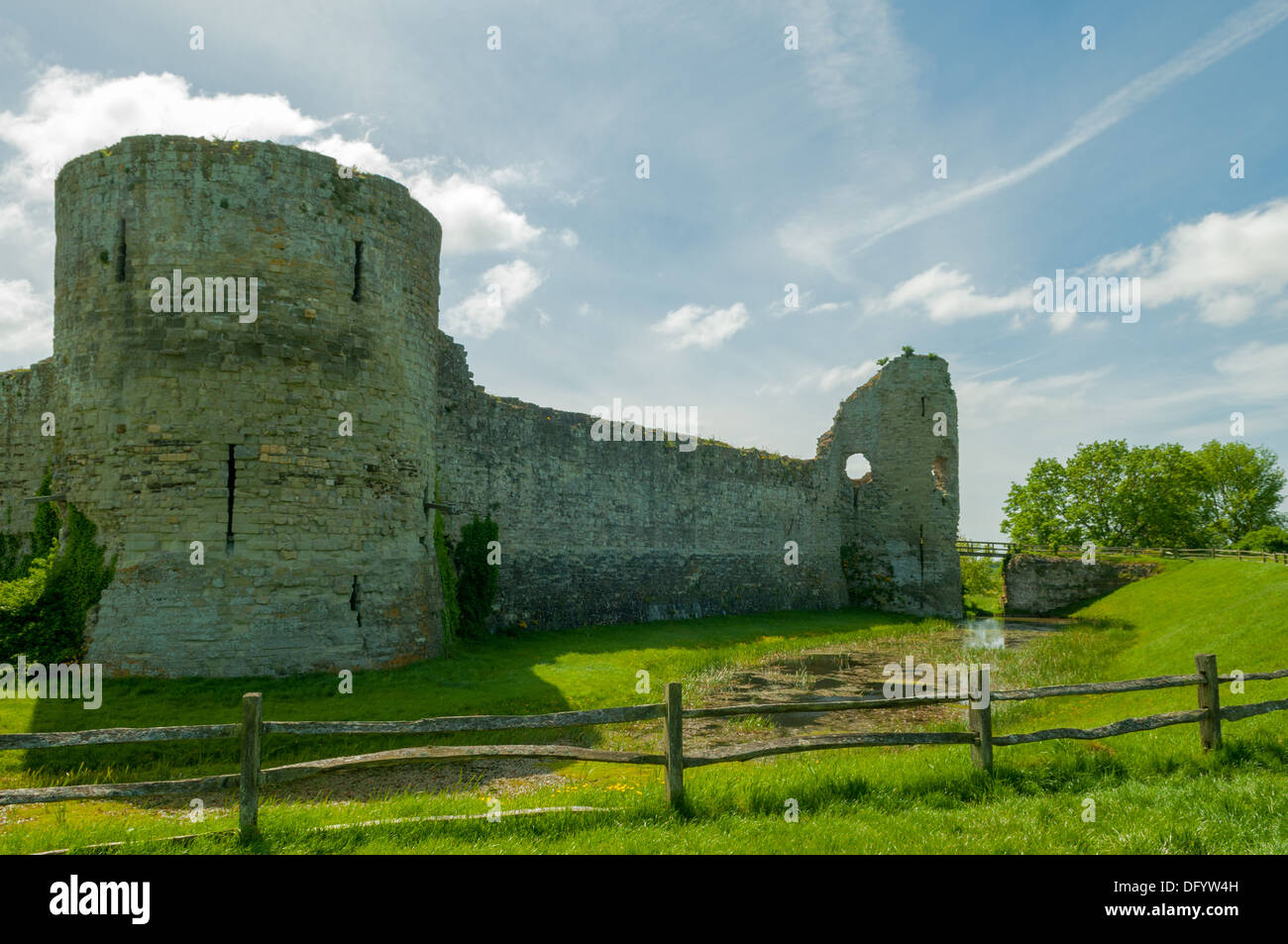 Wall of Pevensey Castle, Pevensey, Sussex, England Stock Photo - Alamy