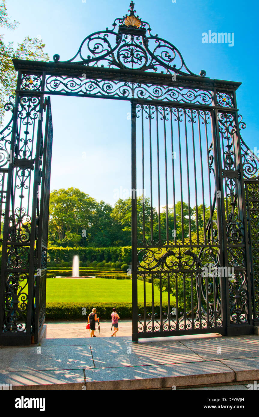 entrance gate central park Stock Photo - Alamy