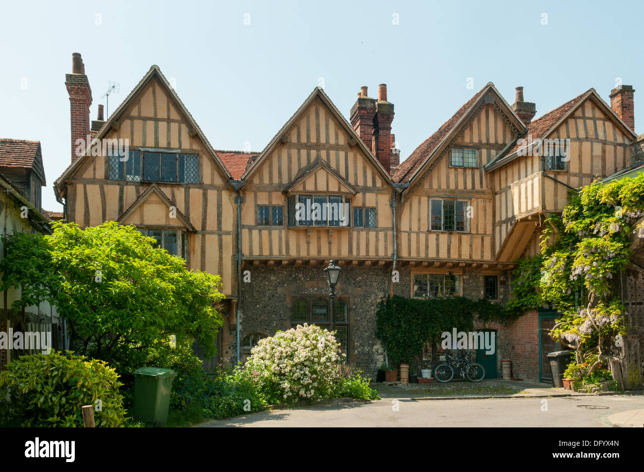 Old tudor building in winchester hi-res stock photography and images ...