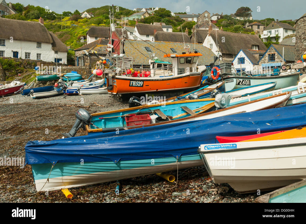 Cadgwith cornwall hi-res stock photography and images - Alamy