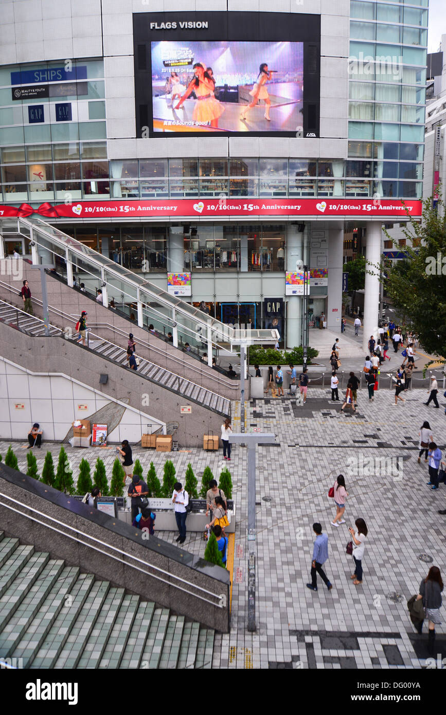 Tokyo shinjuku square hi-res stock photography and images - Alamy