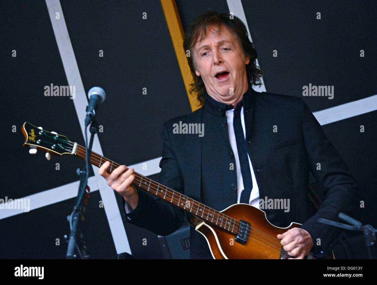 New York, NY, USA. 10th Oct, 2013. Paul McCartney on location for Paul ...