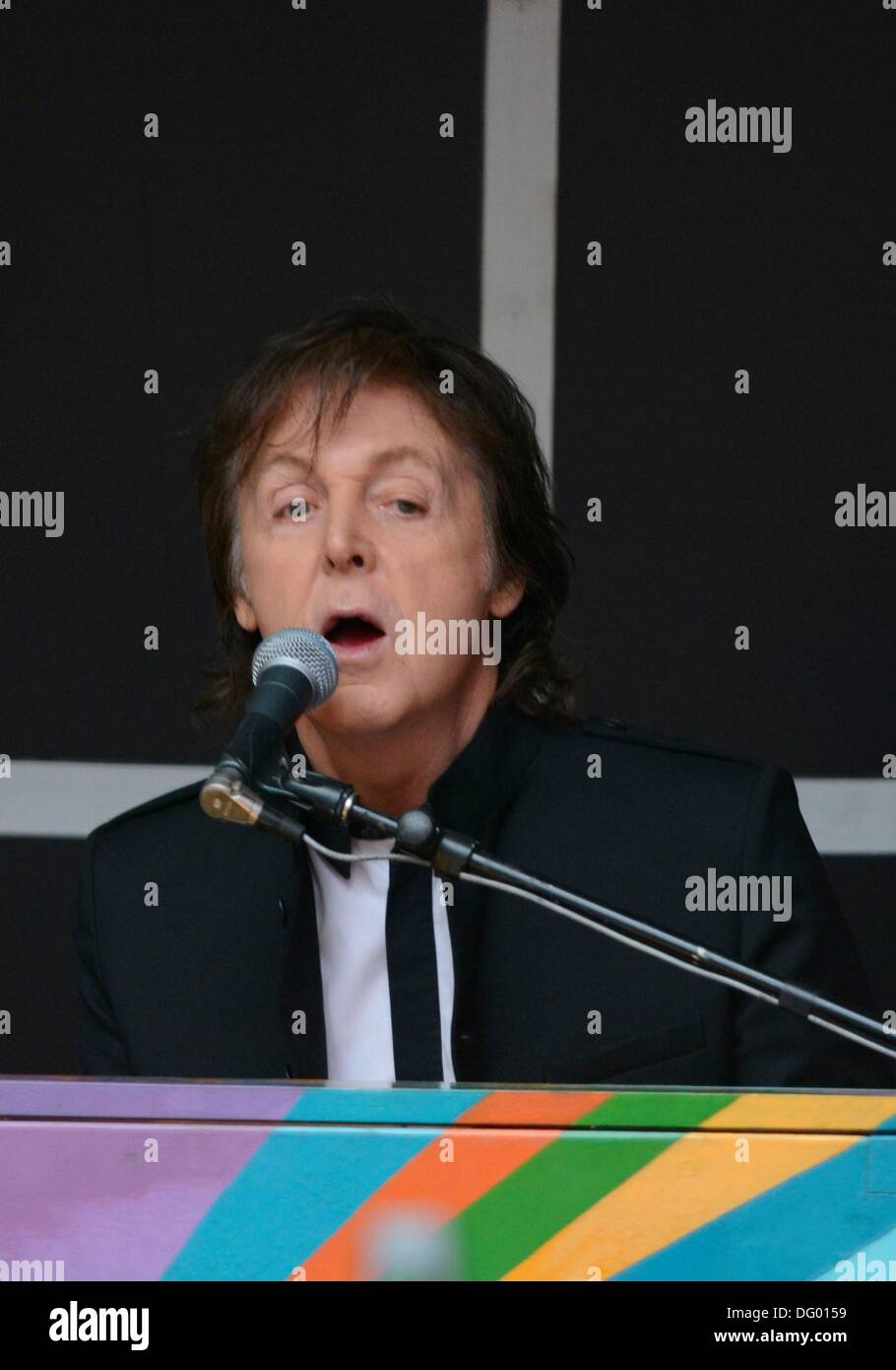 New York, NY, USA. 10th Oct, 2013. Paul McCartney on location for Paul ...