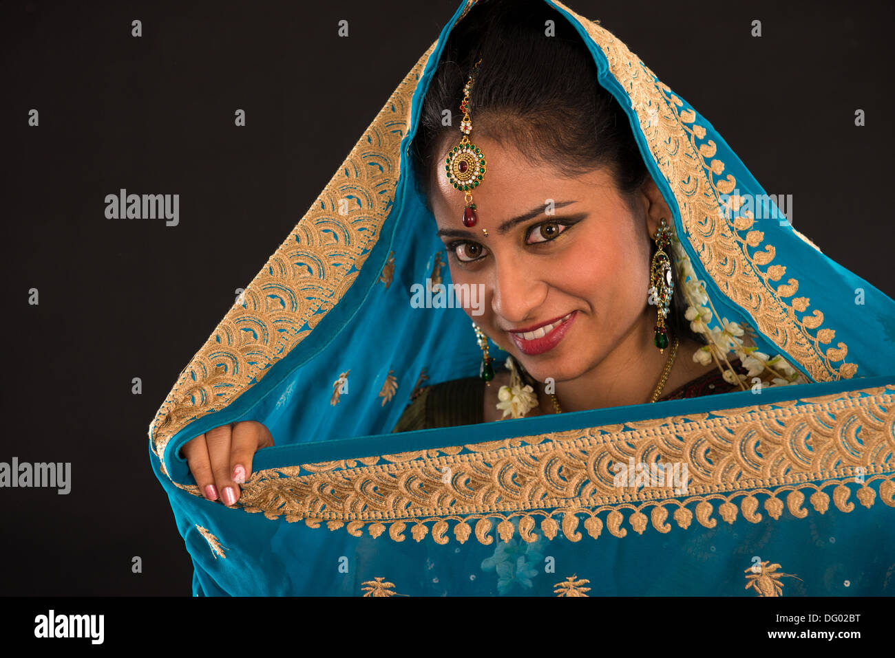 young south Indian woman in traditional sari dress Stock Photo - Alamy