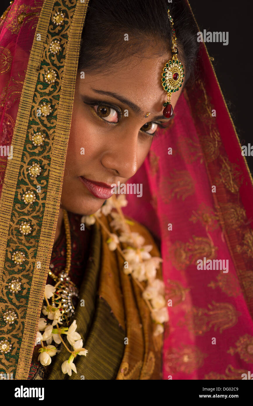 young south Indian woman in traditional sari dress Stock Photo - Alamy
