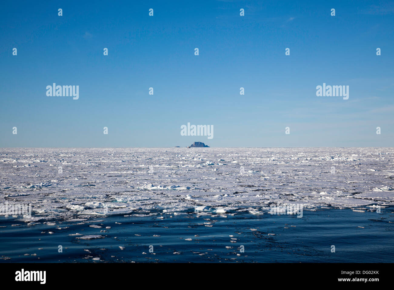 Norwegian arctic summer 80th parallel hi-res stock photography and ...
