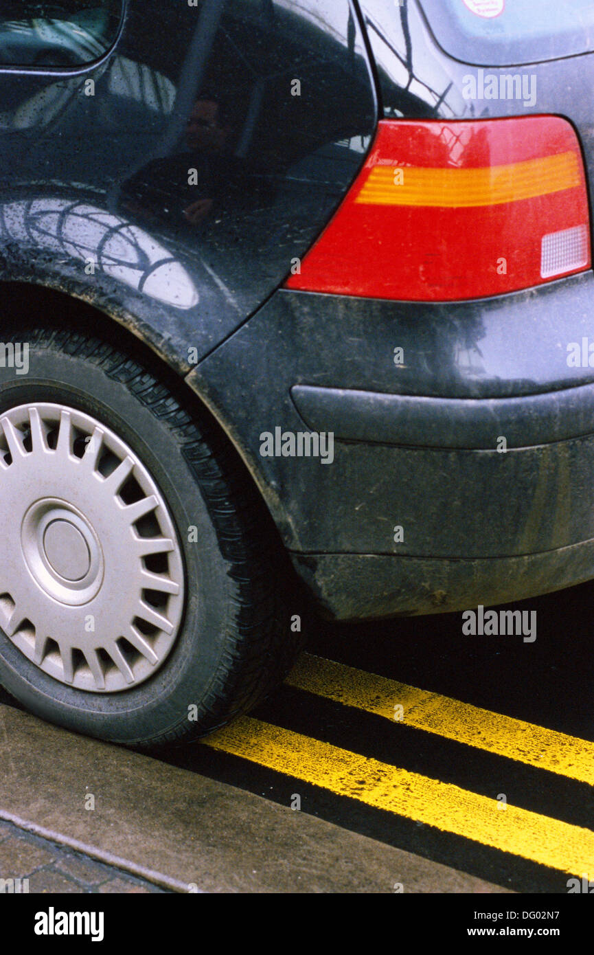 Double vertical line hi-res stock photography and images - Alamy