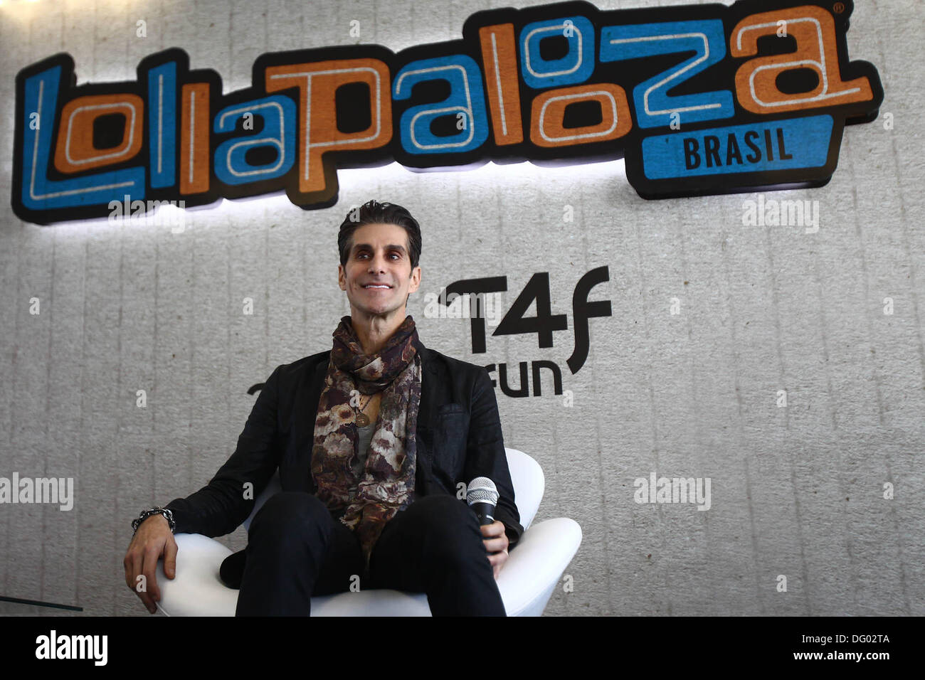 Lead singer of janes addiction hi-res stock photography and images - Alamy