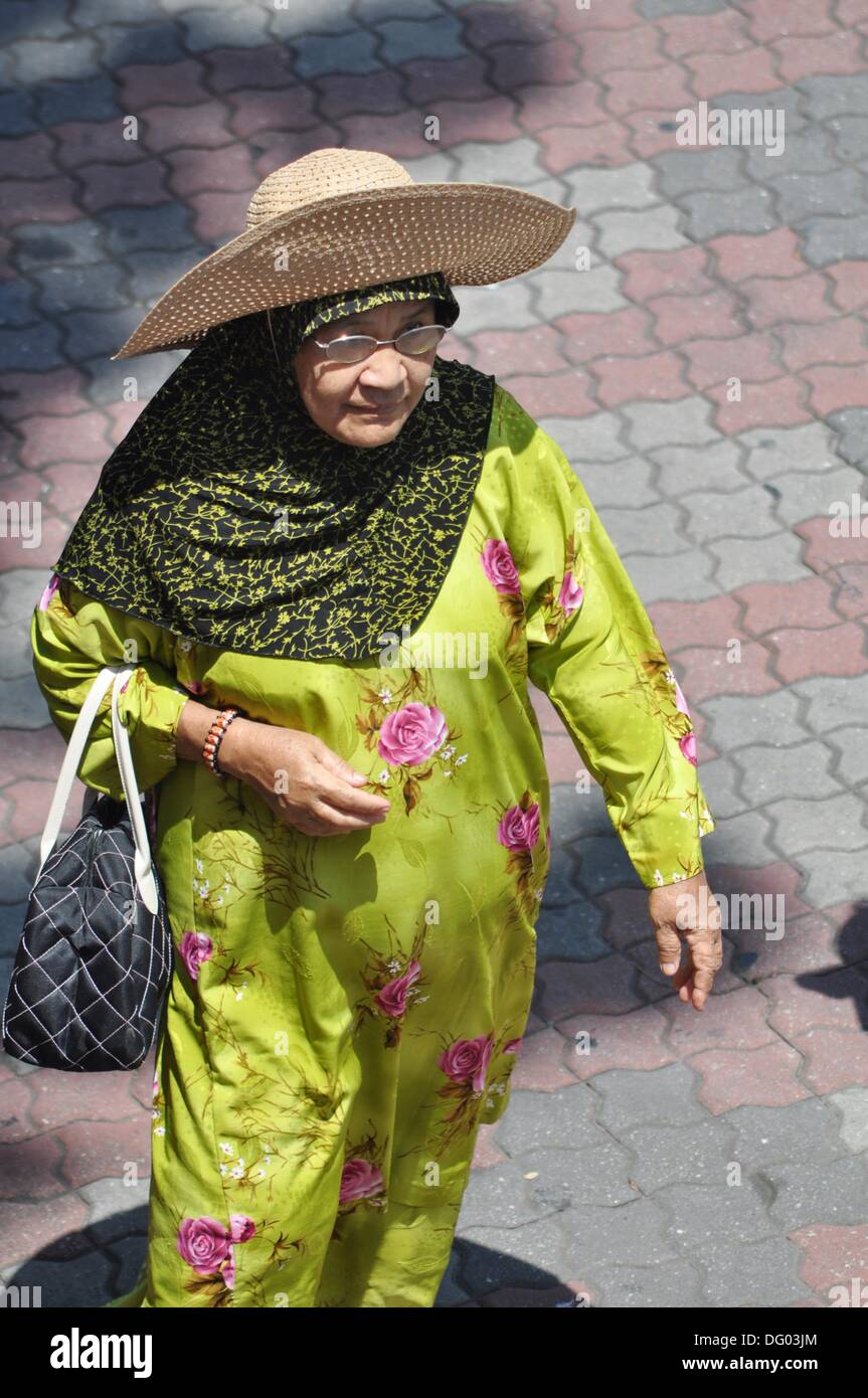 Malay woman in town square hi-res stock photography and images - Alamy