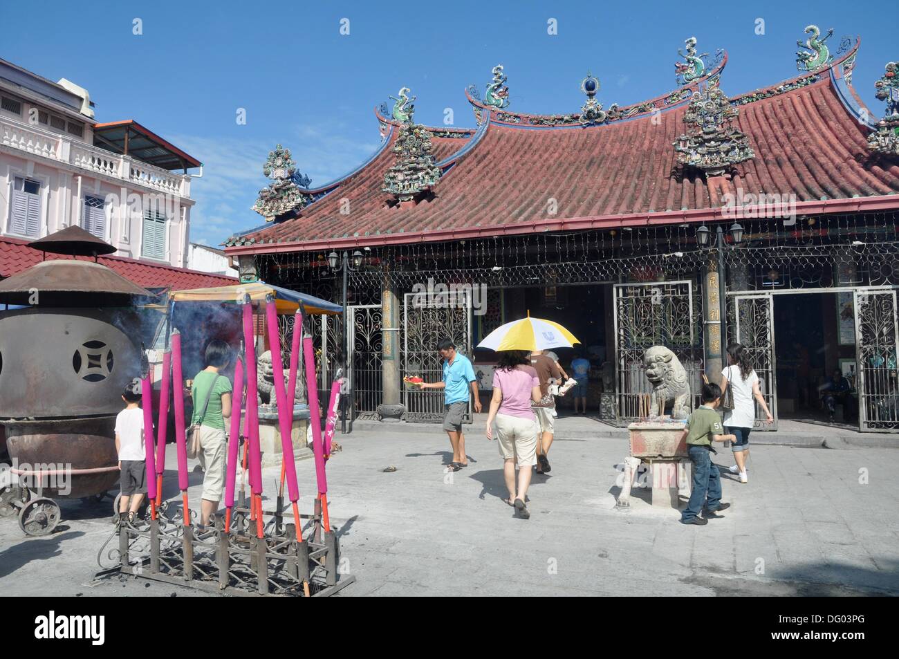 Chinese goddess of mercy temple penang hi-res stock photography and ...