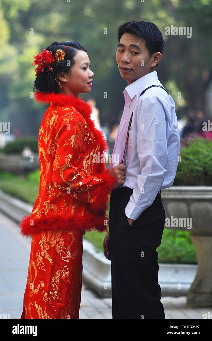 Guangzhou (China): models posing for a fashion photo-shooting in ...